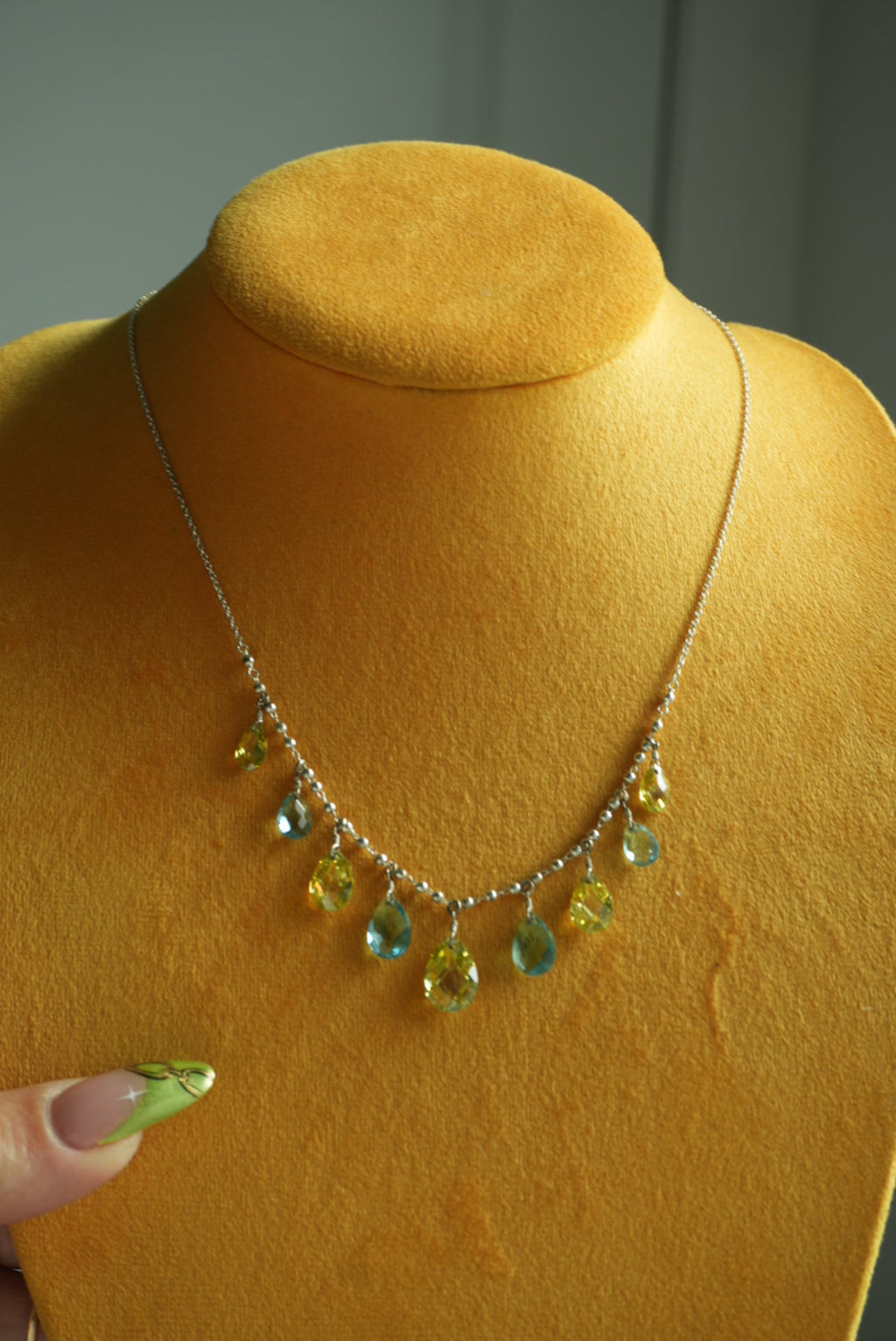 FACETED RAIN – ONEGO7DEN